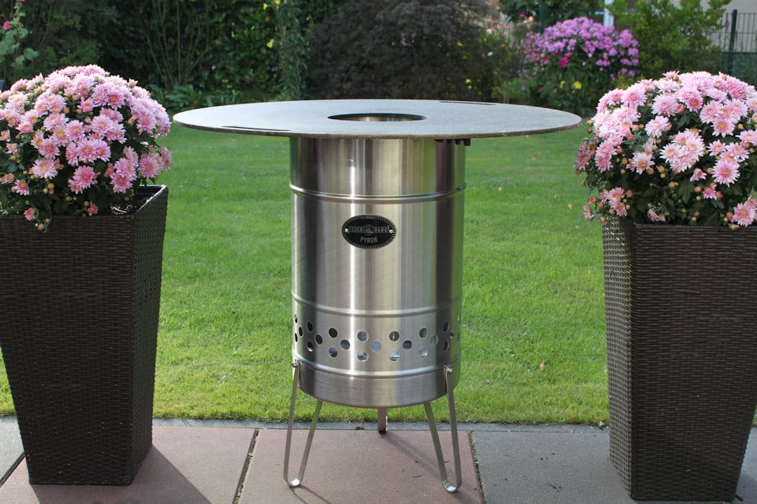 Alles über die Feuertonne „Pyron“ von Feuerhand – mit Feuerplatte im ...