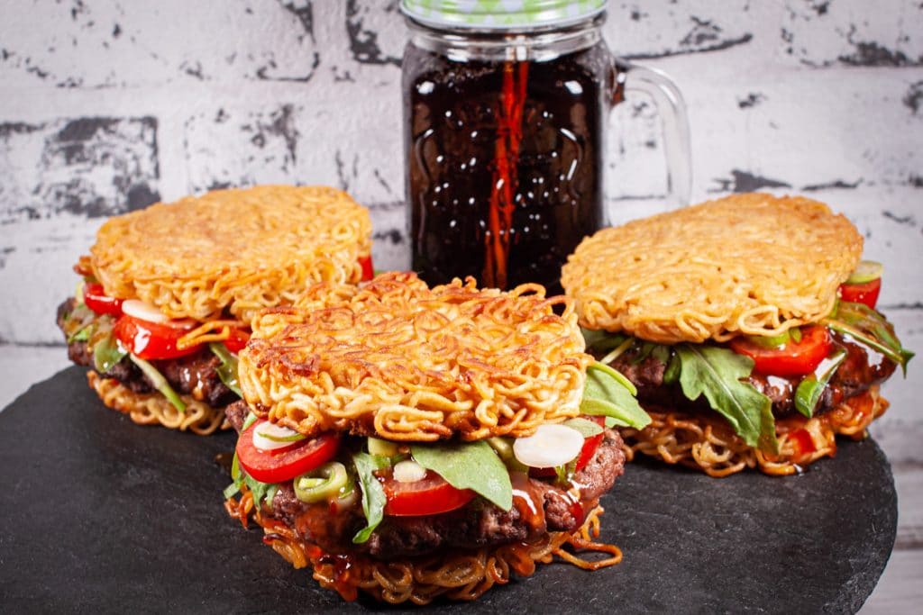 Ramen Burger mit Chili-Sauce | Futterattacke.de